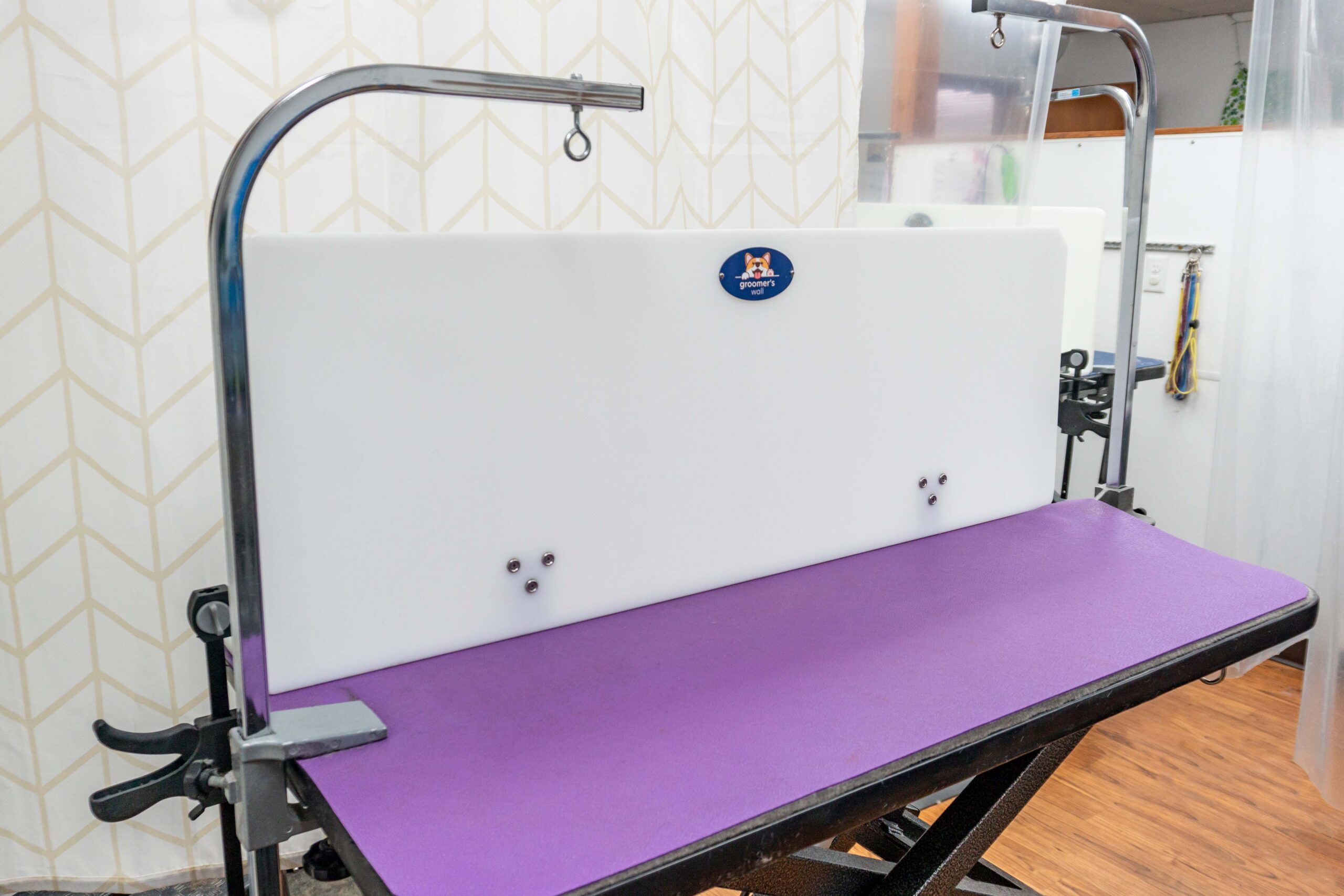 What to Consider When Buying a Pet Grooming Table for Your Salon | InfoType